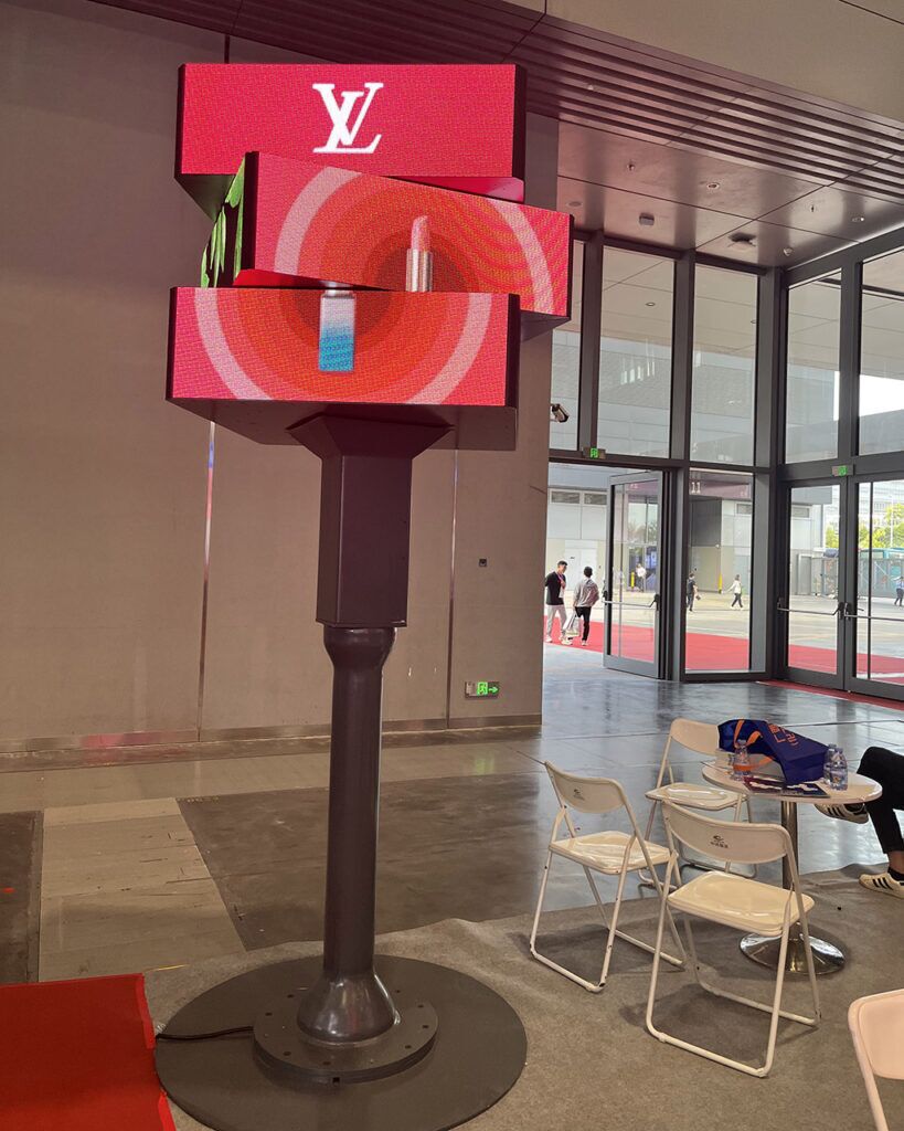 Rotating LED cube screen - Top quality led display manufacturer